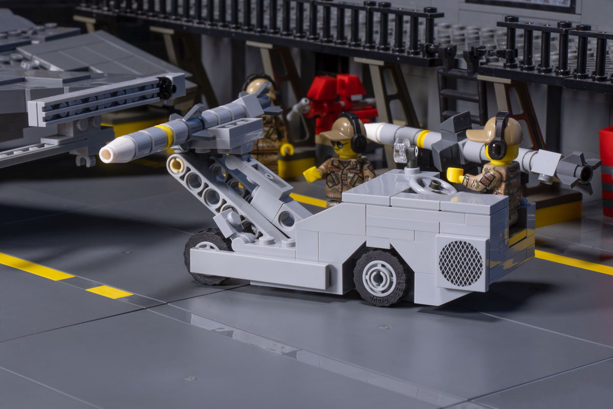 MJ-1 Jammer – Hydraulic Aerial Bomb Lift | Brickmania Blog
